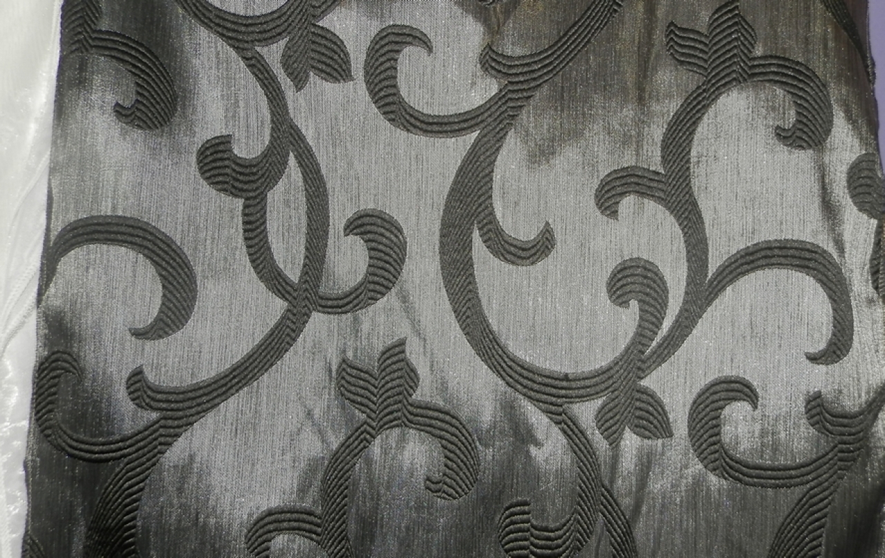 Draperie Tafta Cu Frunze Negre, Otto House