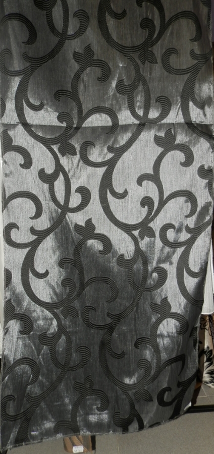 Draperie Tafta Cu Frunze Negre, Otto House