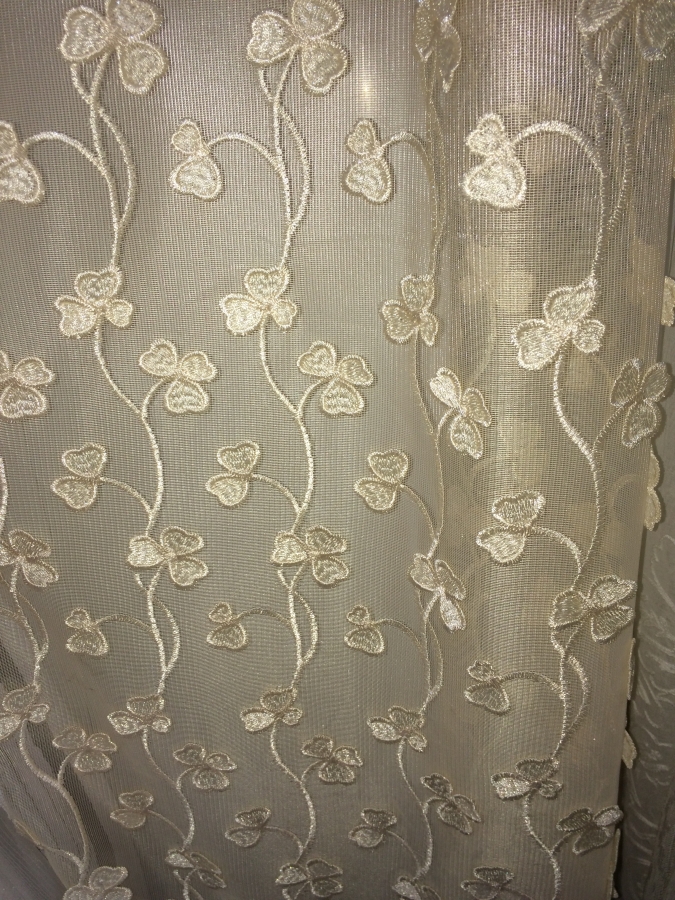 Perdea Brodata Trifoi 3d, Otto House