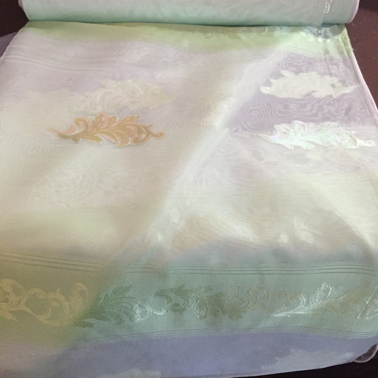 Perdea Organza, Fond Alb , Model Frunza Verde Cu Banda Lucioasa Verde ...