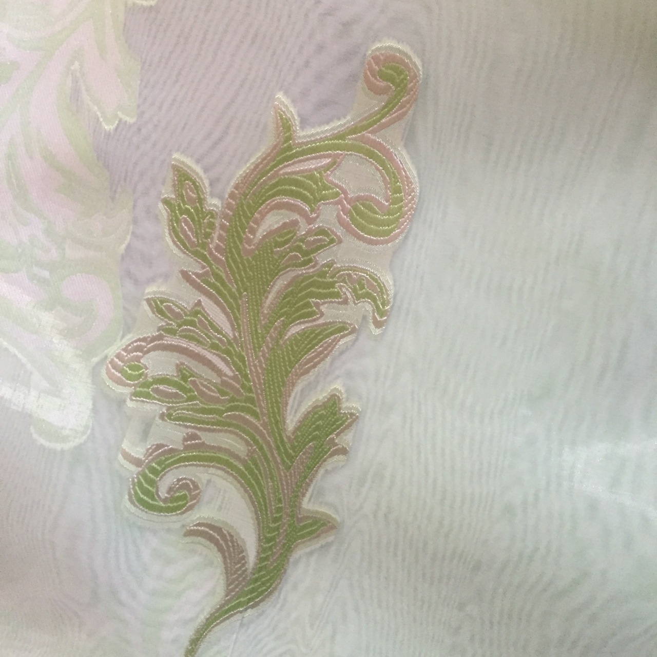 Perdea Organza, Fond Alb , Model Frunza Verde Cu Banda Lucioasa Verde ...