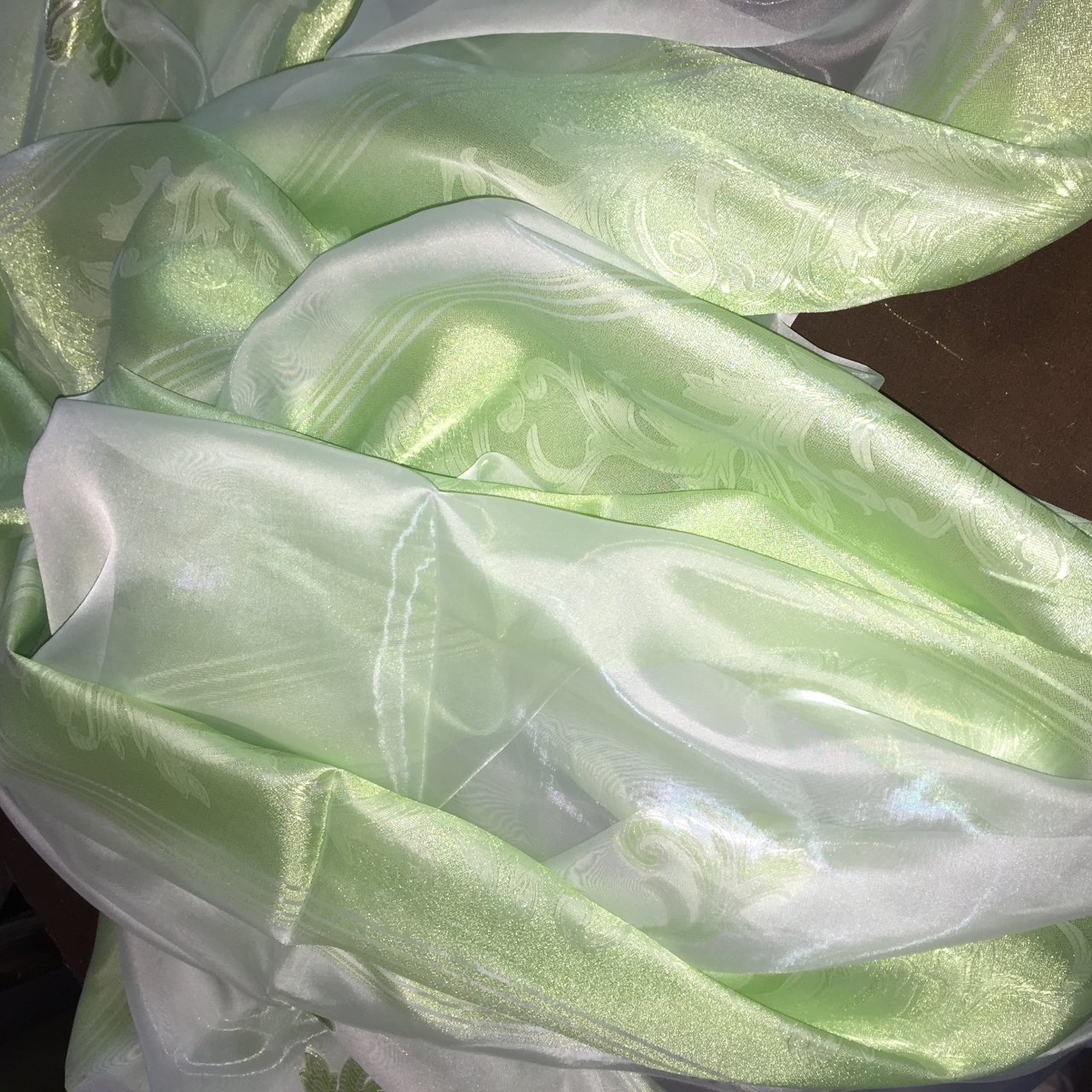 Perdea Organza, Fond Alb , Model Frunza Verde Cu Banda Lucioasa Verde ...
