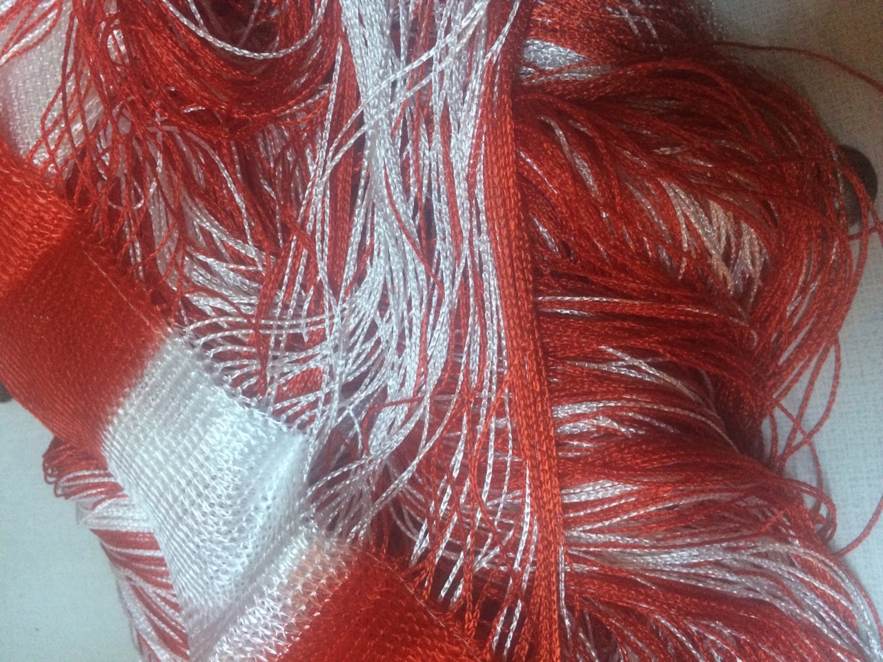 Perdele Ata, Franjuri, Spaghieta 2 Culori: Alb Cu Rosu, Otto House