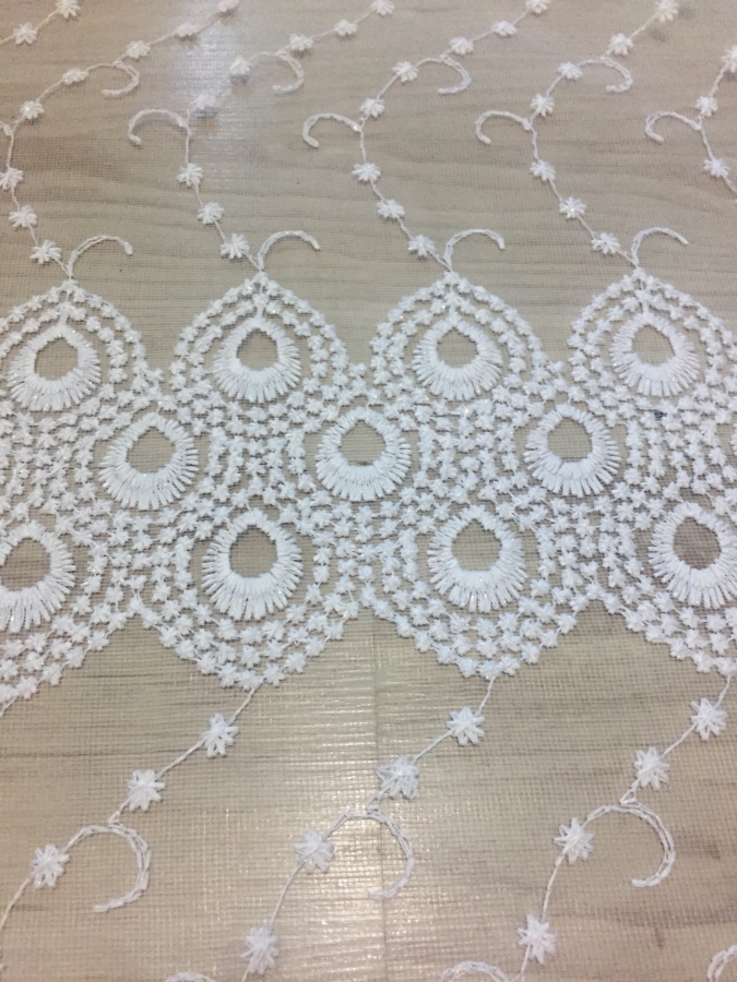 Tul Cu Broderie Alb Cu Model Coada De Paun, Otto House