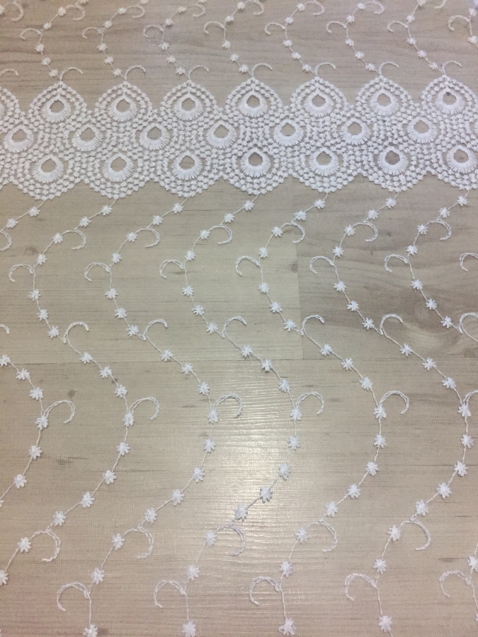 Tul Cu Broderie Alb Cu Model Coada De Paun, Otto House